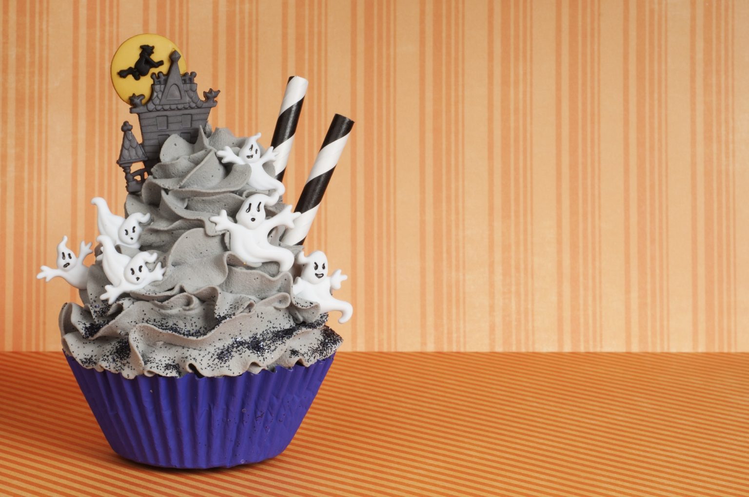 20 Spooktacular Halloween Cupcake Ideas - Mad Halloween